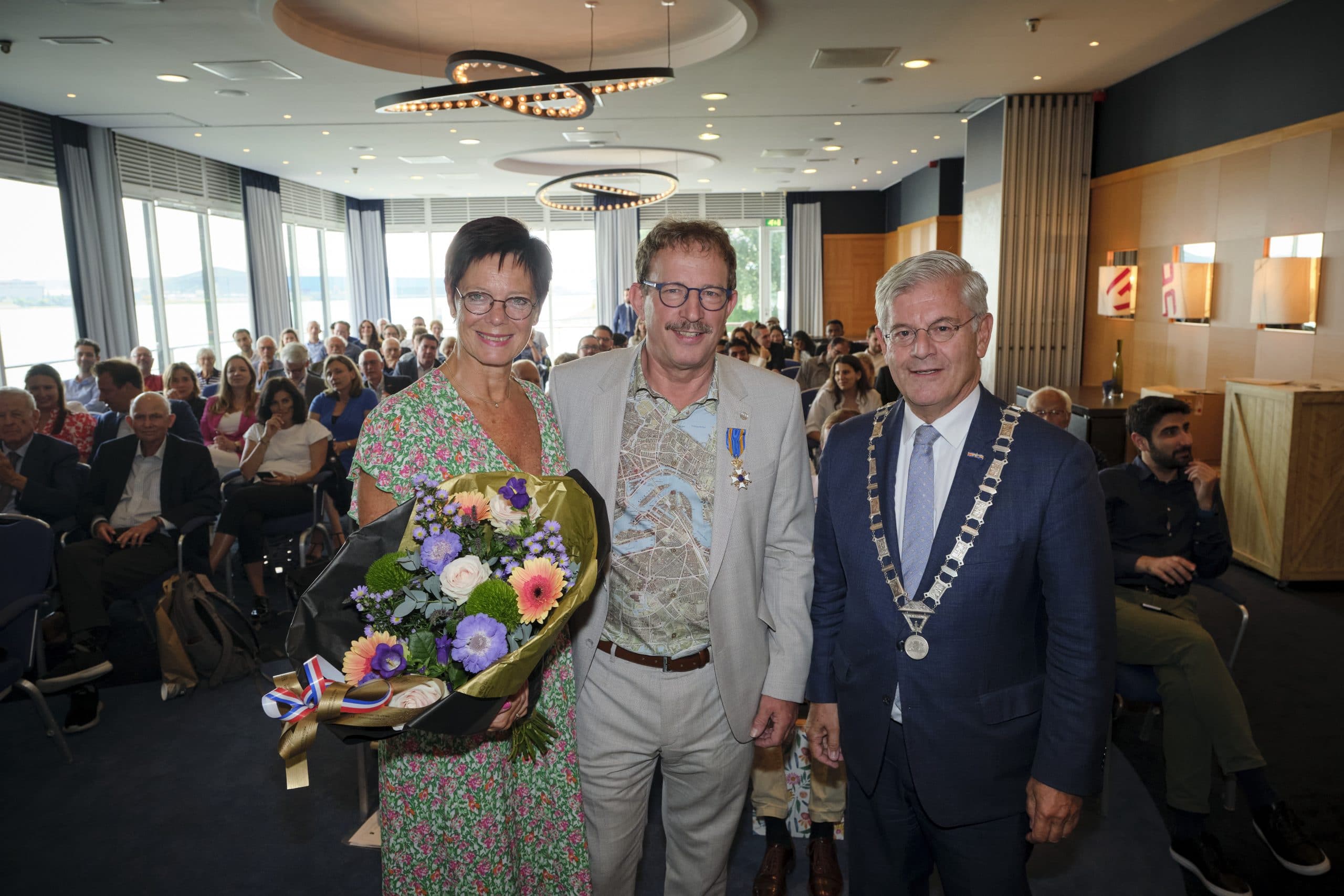 Professor dr. Gerard van Rhoon benoemd tot Ridder in de Orde van de ...